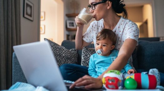 15 Best Mom Blogs + Why They're Successful In 2025