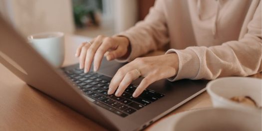 12 Best Online Typing Jobs In 2025: Earn $20-50/Hr From Home